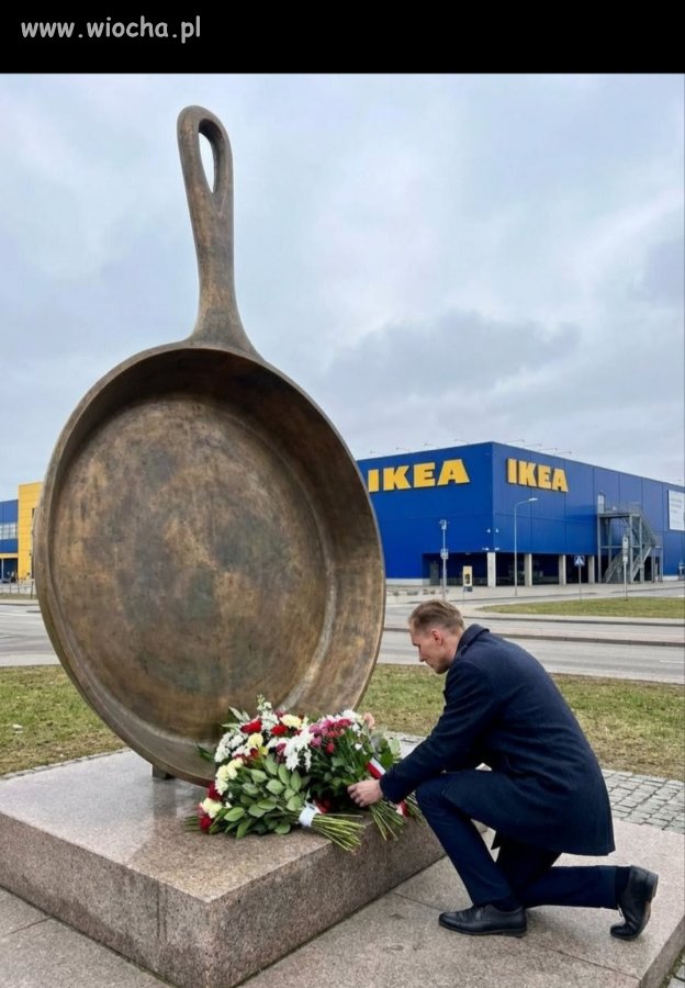 Berkowicz składający kwiaty pod pomnikiem... - wiocha.pl absurd 1850853