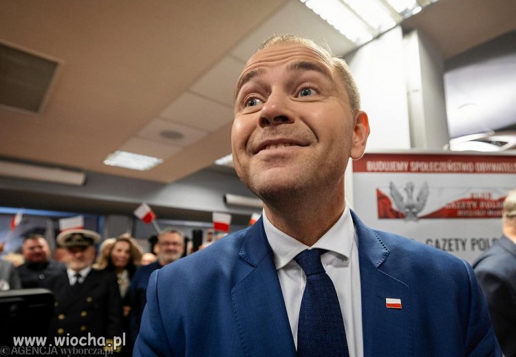 Kto zrobi głupszą minę? Duda czy Nawrocki? - wiocha.pl absurd 1814412