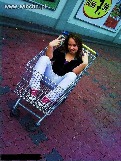 Radość z wózka Lidlowego. Wiocha totalna - wiocha.pl absurd 508670